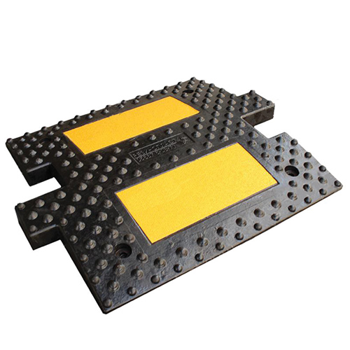 LP04 speed bumps rubber center 500x500